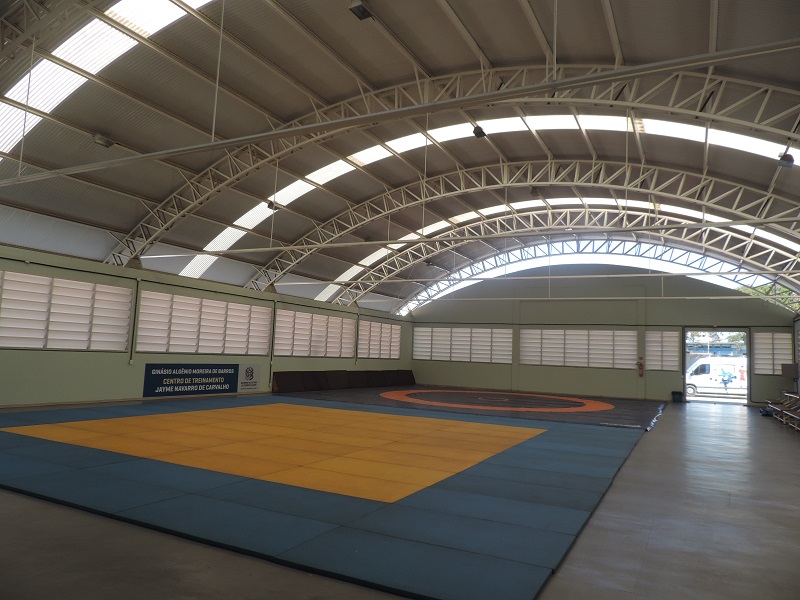 SEMOBI - CT Jayme Navarro de Carvalho é entregue com festa aos atletas